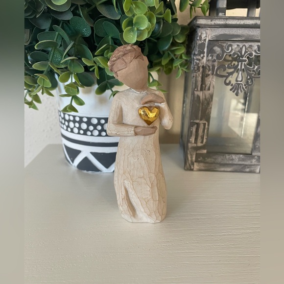 Willow Tree | Accents | Vintage Willow Tree Keepsake Figurine Kept ...